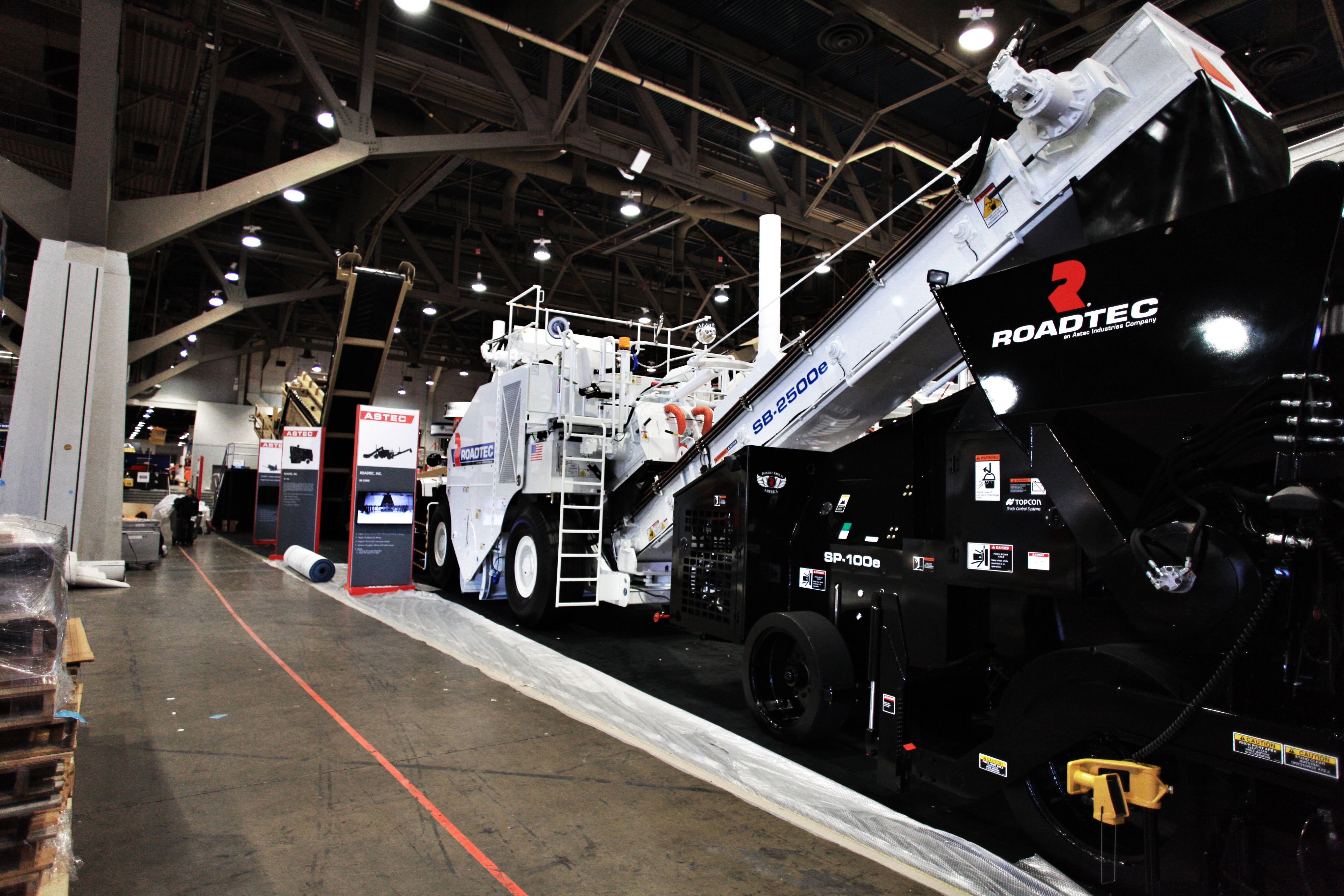 Roadtec’s Shuttle Buggy SB2500e has a Cummins T4i engine | World Highways